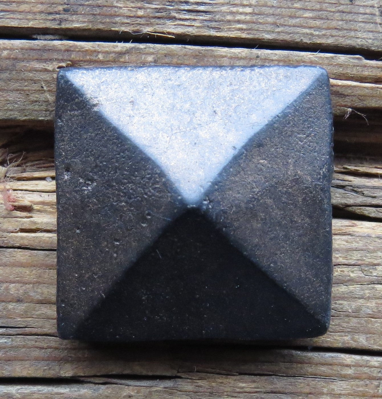 3 4 Square Hammered Pyramid Head Decorative Nails Clavos