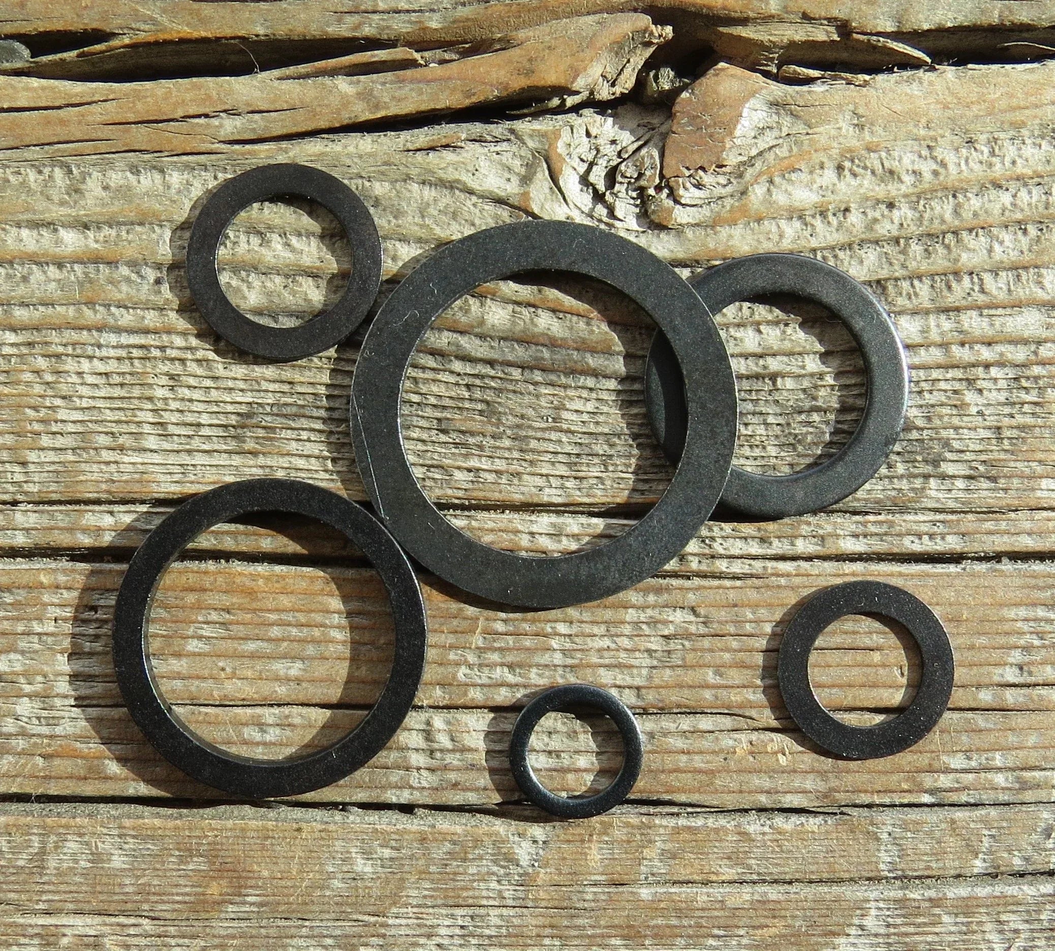 WASHERS, PLATES & RETAINING STRAPS