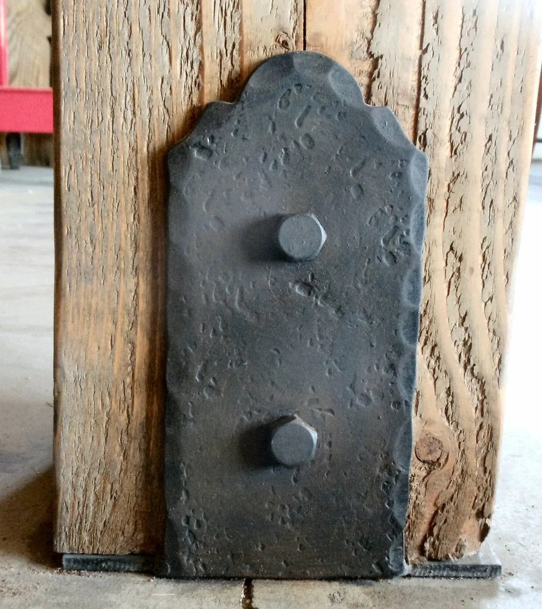 Base de poteau à crochet en J en fer classique – Old West Iron